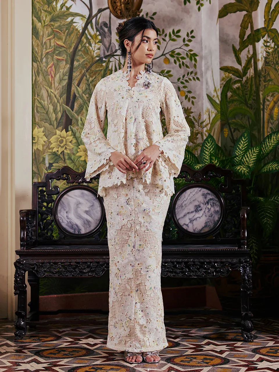 Innai Red Shikin Chevron Patterned Overlap Style Short Kebaya Cream - Cream - L | We Rent Fashion