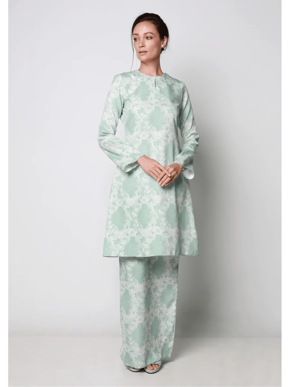 Hatta Dolmat Aero Baju Kurung Riau Pahang - M - Green | We Rent Fashion
