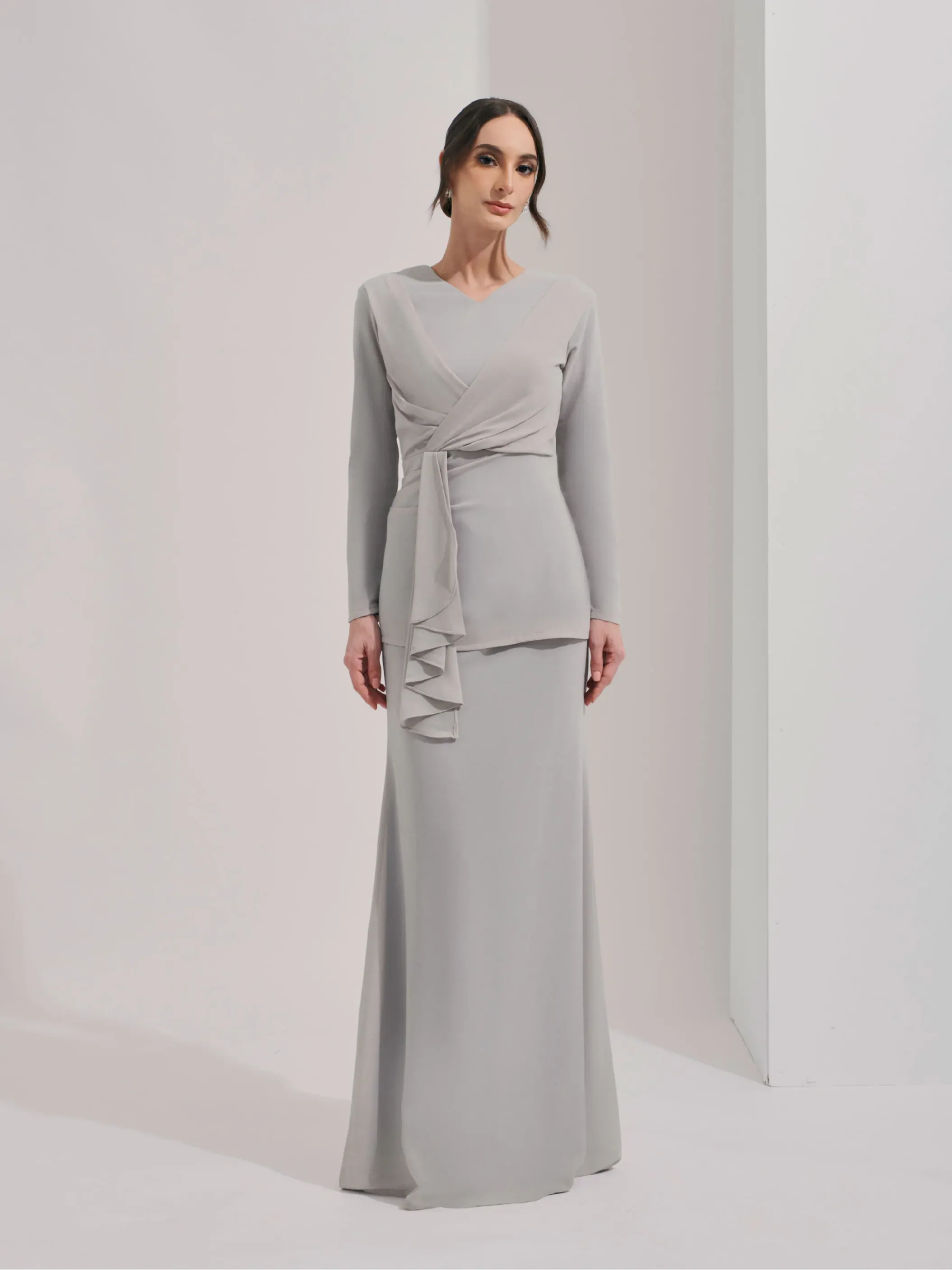 Qiszar Alyssa Baju Kurung Modern Warm Gray - Gray - M | We Rent Fashion