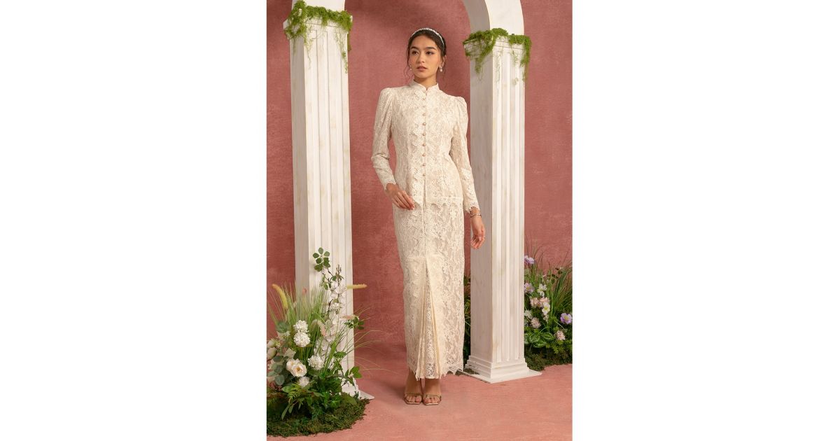 Zalia Lace Buttoned Modern Baju Kebaya Off White - Cream - XS | We Rent ...