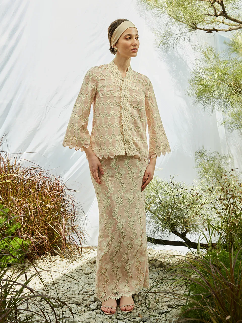 Innai Red Alia Embroidered Short Baju Kebaya Pink - Pink - M | We Rent ...